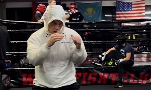 Экс-чемпион WBC из Казахстана показал бой с тенью перед возвращением на ...